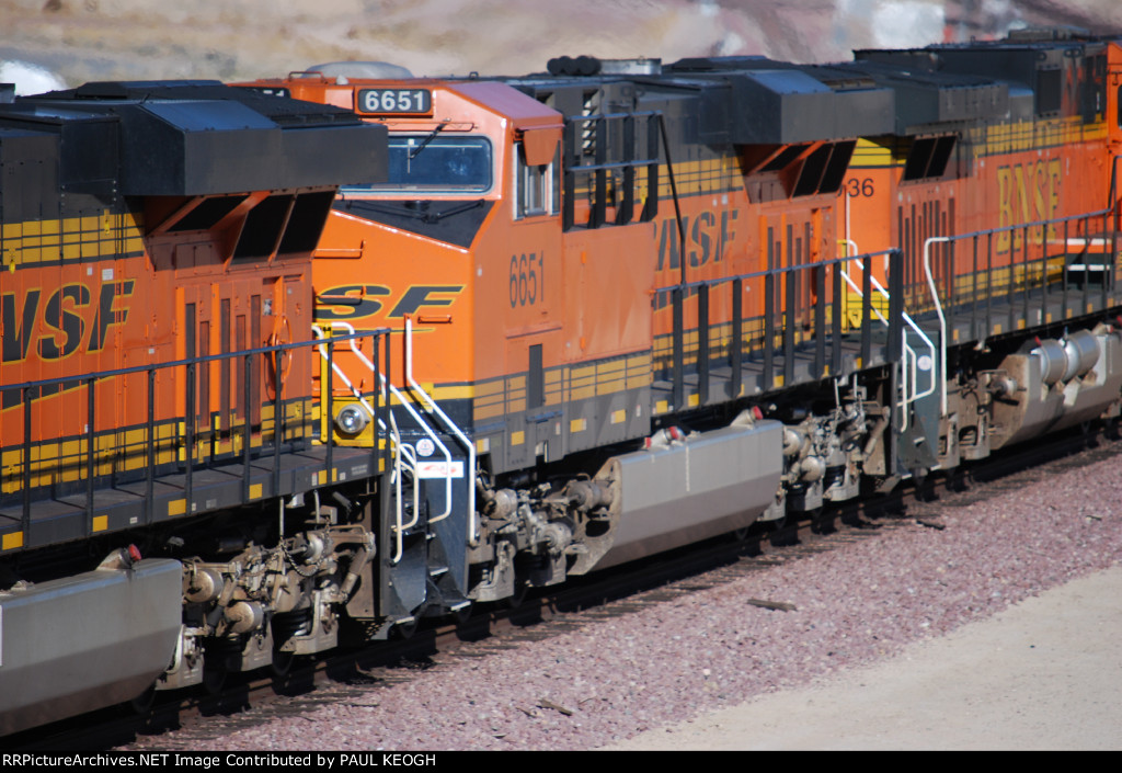 BNSF 6651 passes me by in this zoom in shot as she rolls eastbound with a Z-Train.